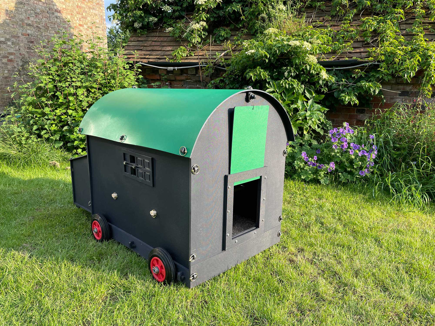 Chicken coops and hen houses made out of plastic and made in the UK ...